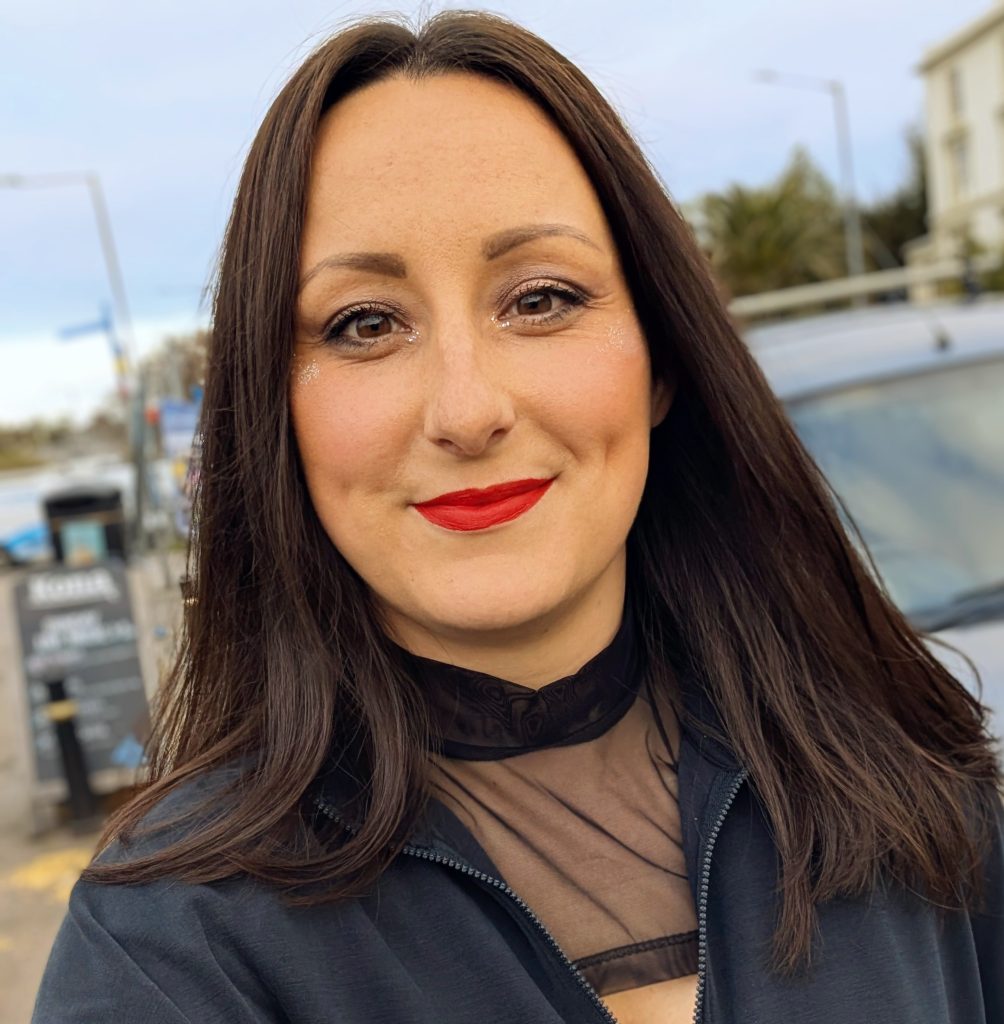 Vicky Dixon - Carefree Cornwall